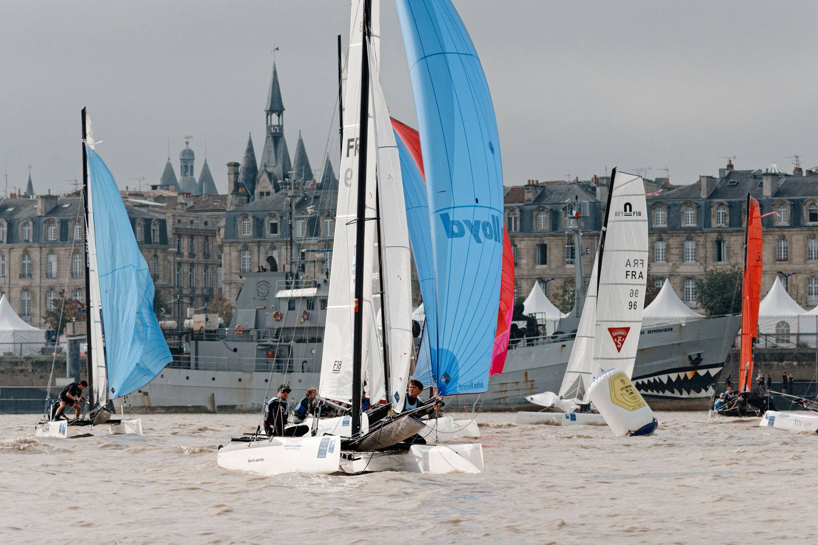La Bordeaux Cata Raid: une régate de catamarans en pleine ville!